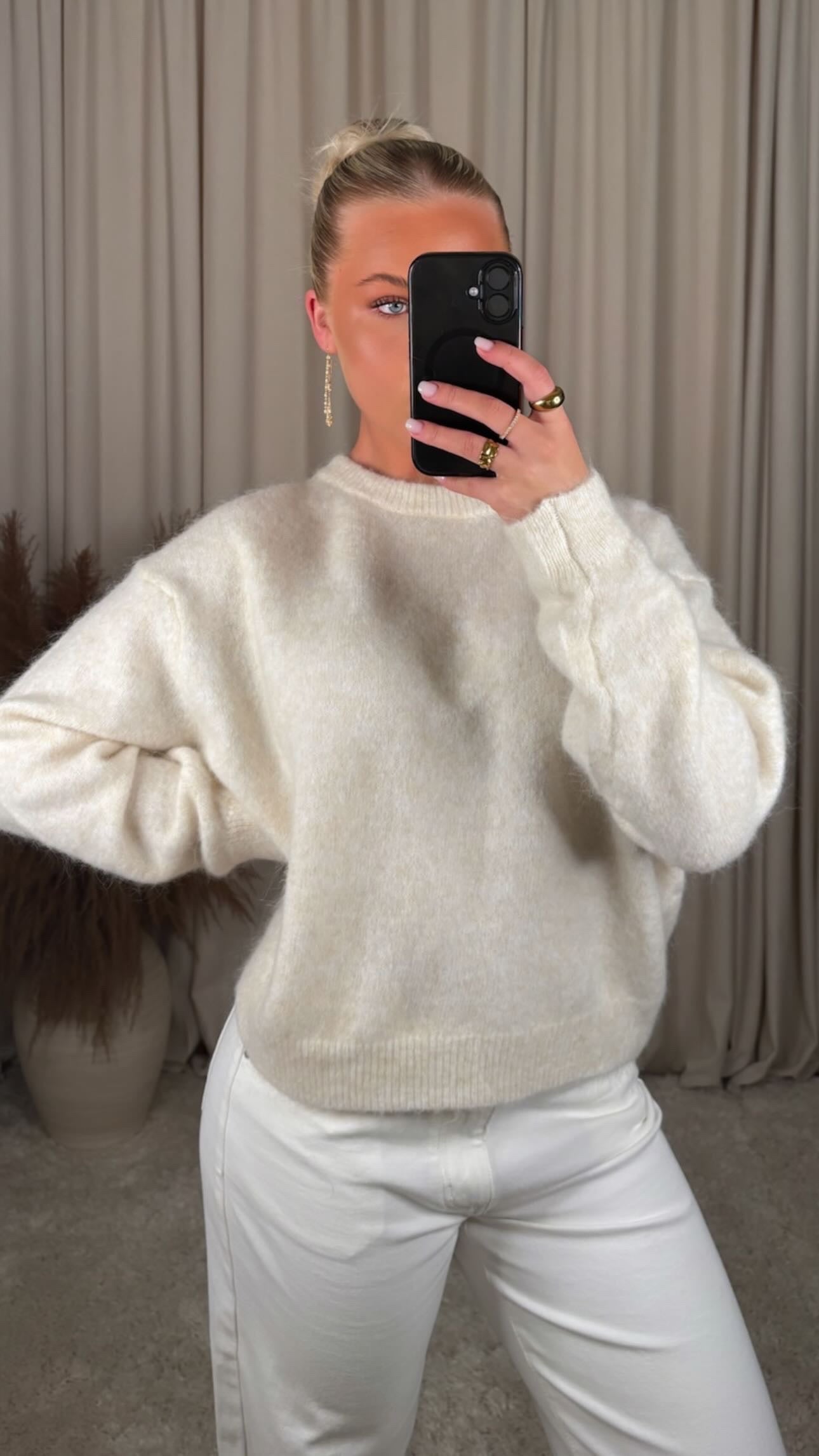 Sweaters – Júník.is